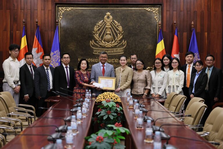 New Gateway International School Contributes 10 Million Riels to Border ...